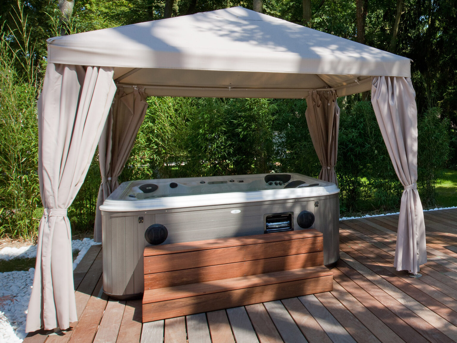 Abris de spa sur mesure chez Marvil Piscines - Marvil Piscines